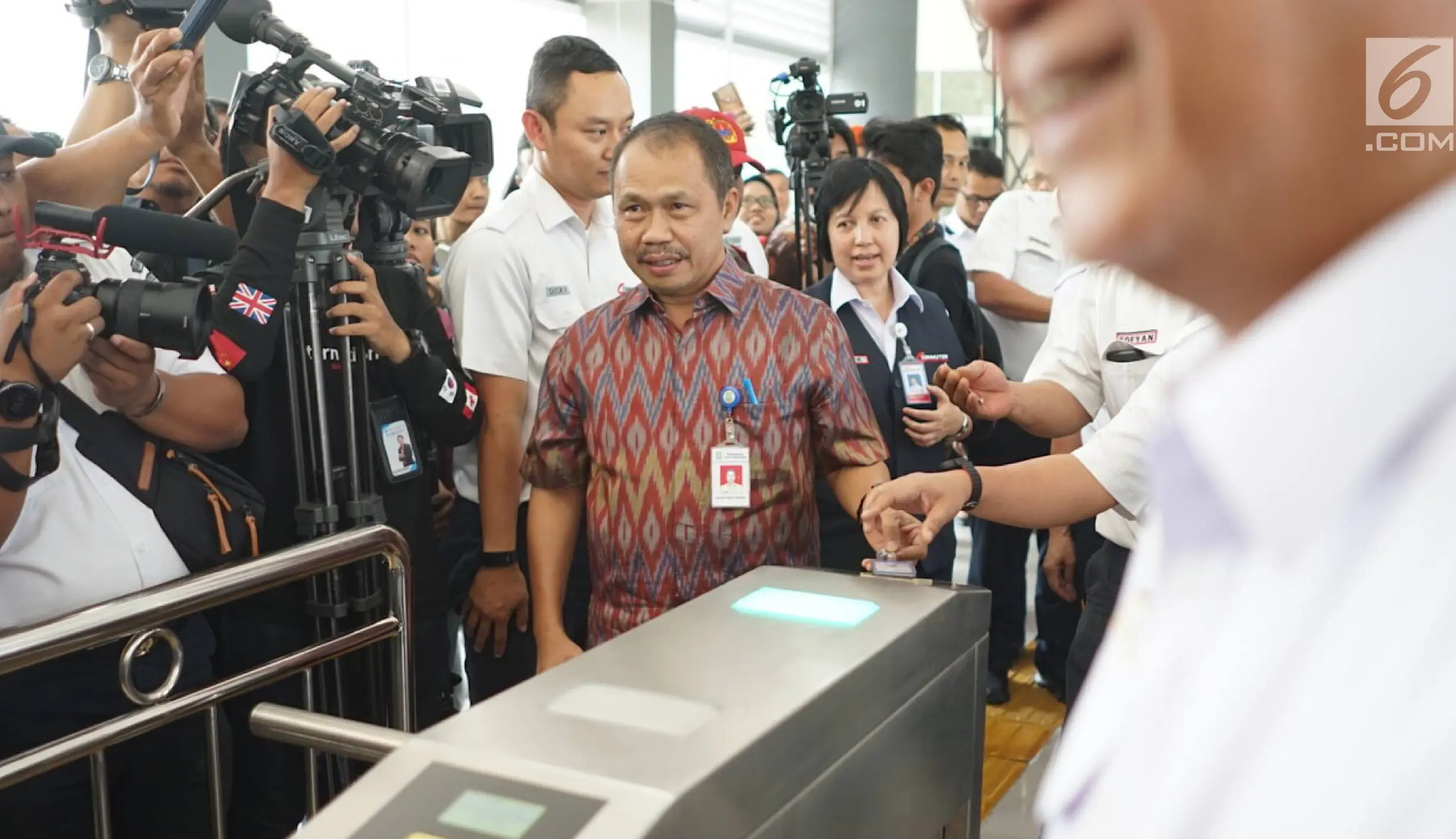 FOTO: KAI Resmikan Fasilitas Skybridge Stasiun Batu Ceper - Foto ...