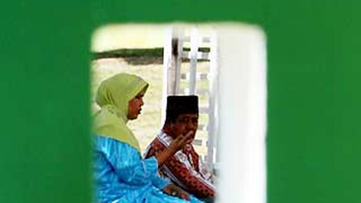 Ramadan, Kuburan Massal Korban Tsunami Ramai Peziarah - News Liputan6.com