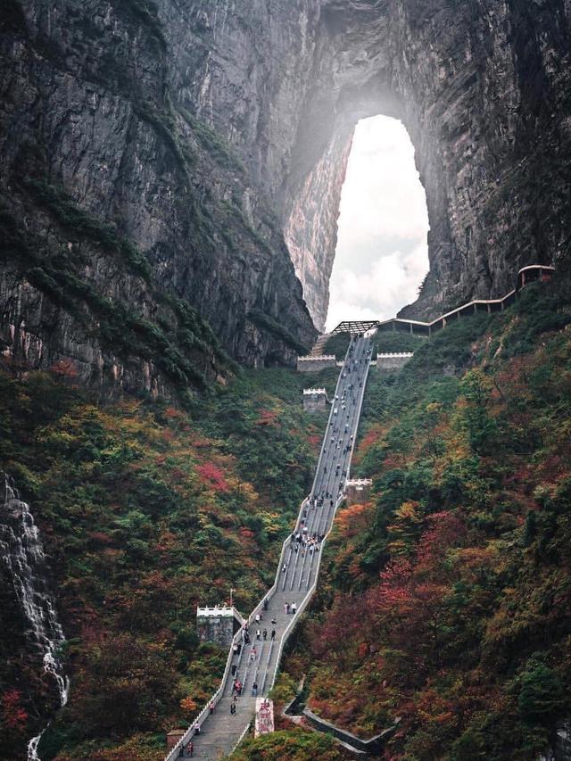 7 Keindahan Heaven Gate Mountain, Gerbang Menuju Surga di China - Hot ...