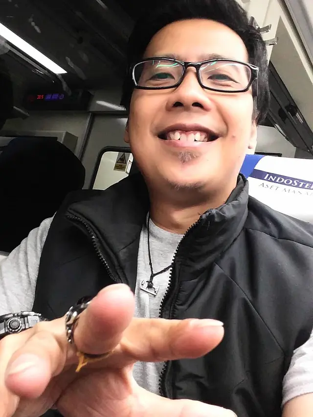 7 Potret Terbaru Joe Sandy The Master, Masih Single di Usia 46 Tahun ...