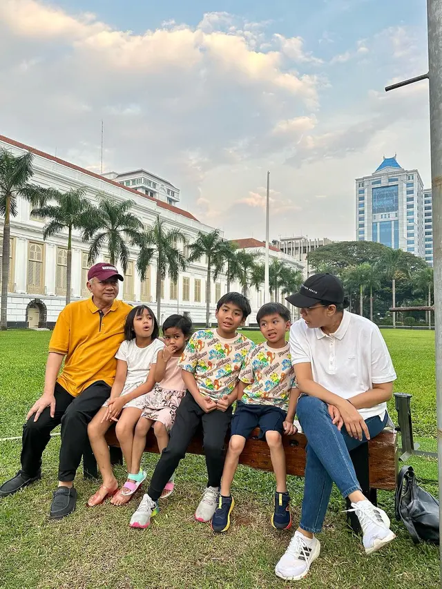 Sri Mulyani Ajak Cucu Belajar Sejarah, Jalan-Jalan ke Gedung Daendels ...