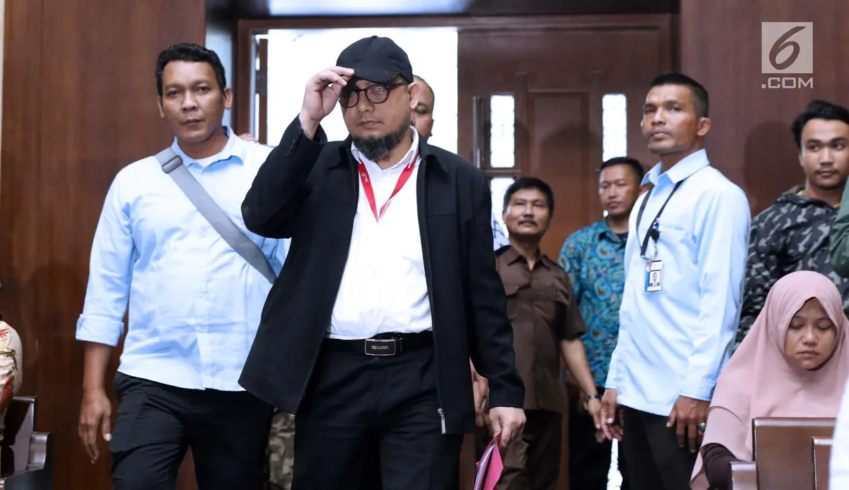 FOTO: Novel Baswedan Jadi Saksi di Sidang Lucas - Foto Liputan6.com