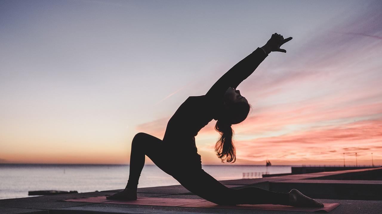 Macam-Macam Pose Senam Yoga untuk Meningkatkan Fleksibilitas, Kekuatan ...