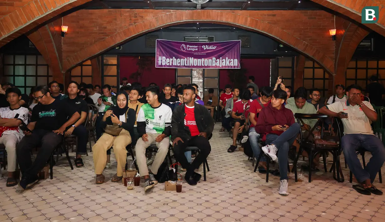 Foto: Riuhnya Chant Dukungan Tiada Henti Bigreds Regional Bekasi dalam ...