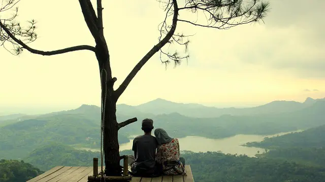 Puncak Kalibiru Kulon Progo Suguhkan Pemandangan Waduk Sermo - Citizen6 ...