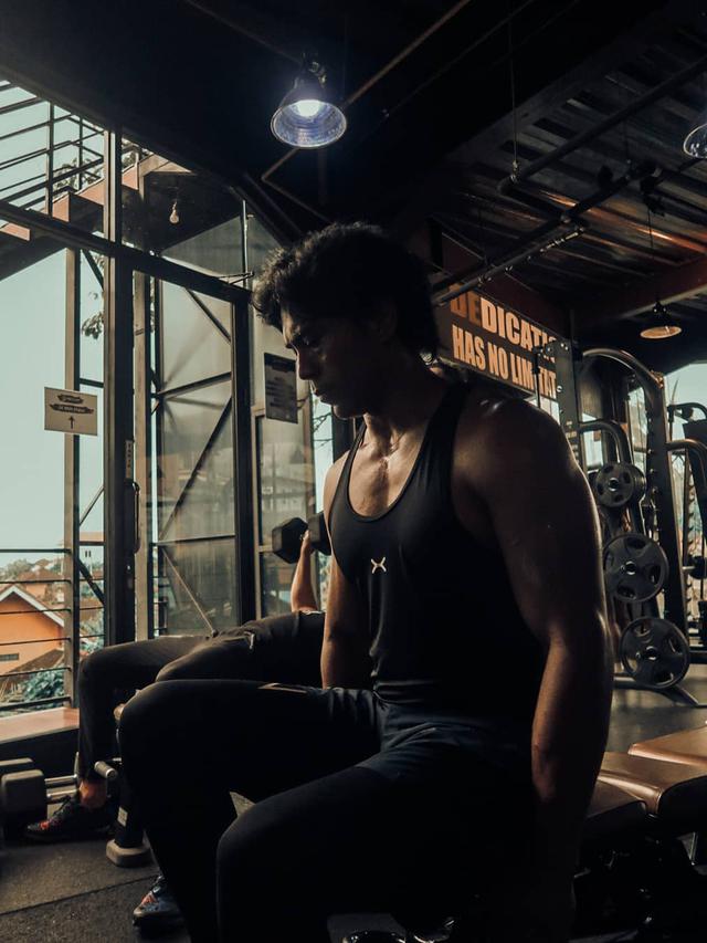 7 Potret Dian Sidik, Tetap Kekar dan Awet Muda Meski Sudah Kepala Empat ...