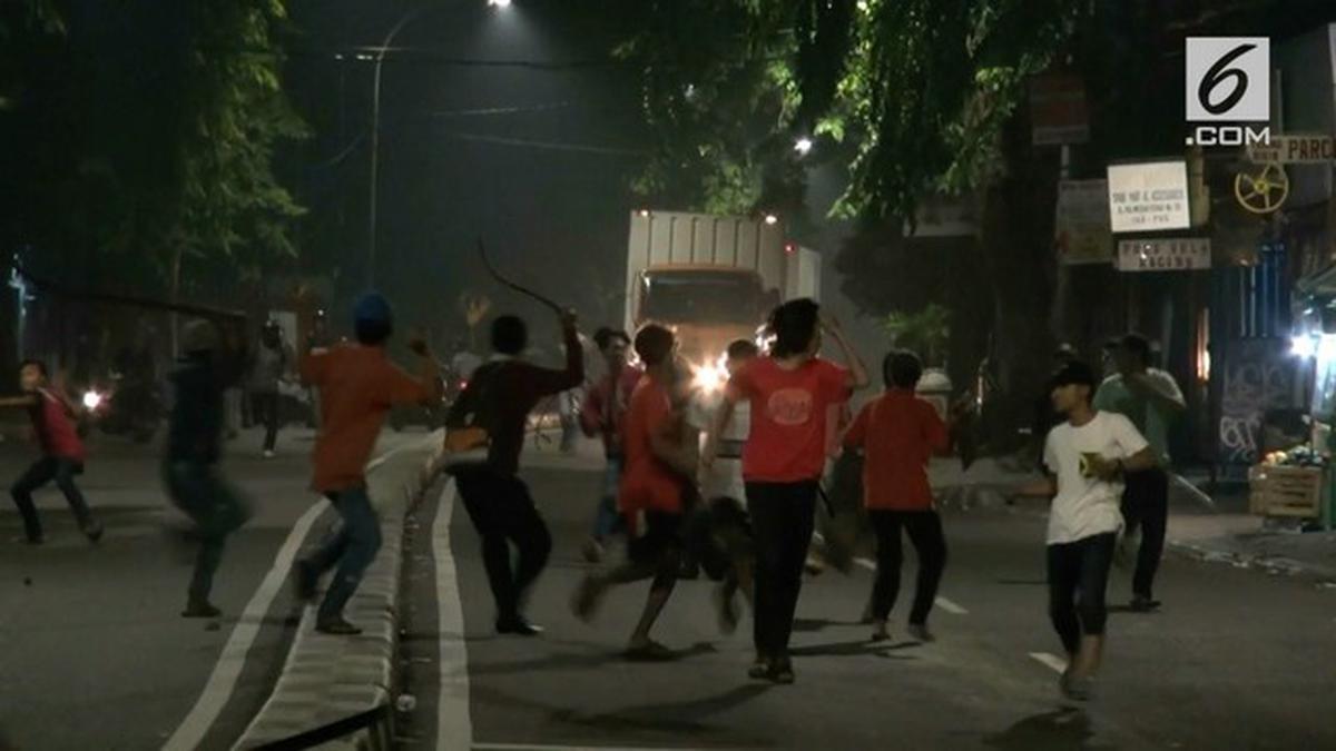 VIDEO: Warga Tawuran dengan Geng Motor - Regional Liputan6.com