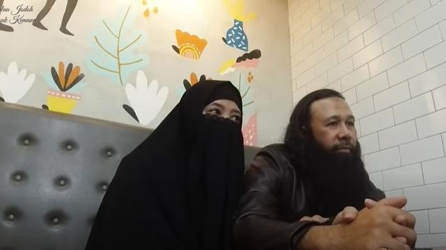 Profil Reza Abdul Jabbar, Suami Baru Peggy Melati Sukma Yang Memiliki Banyak Tanah di New ...