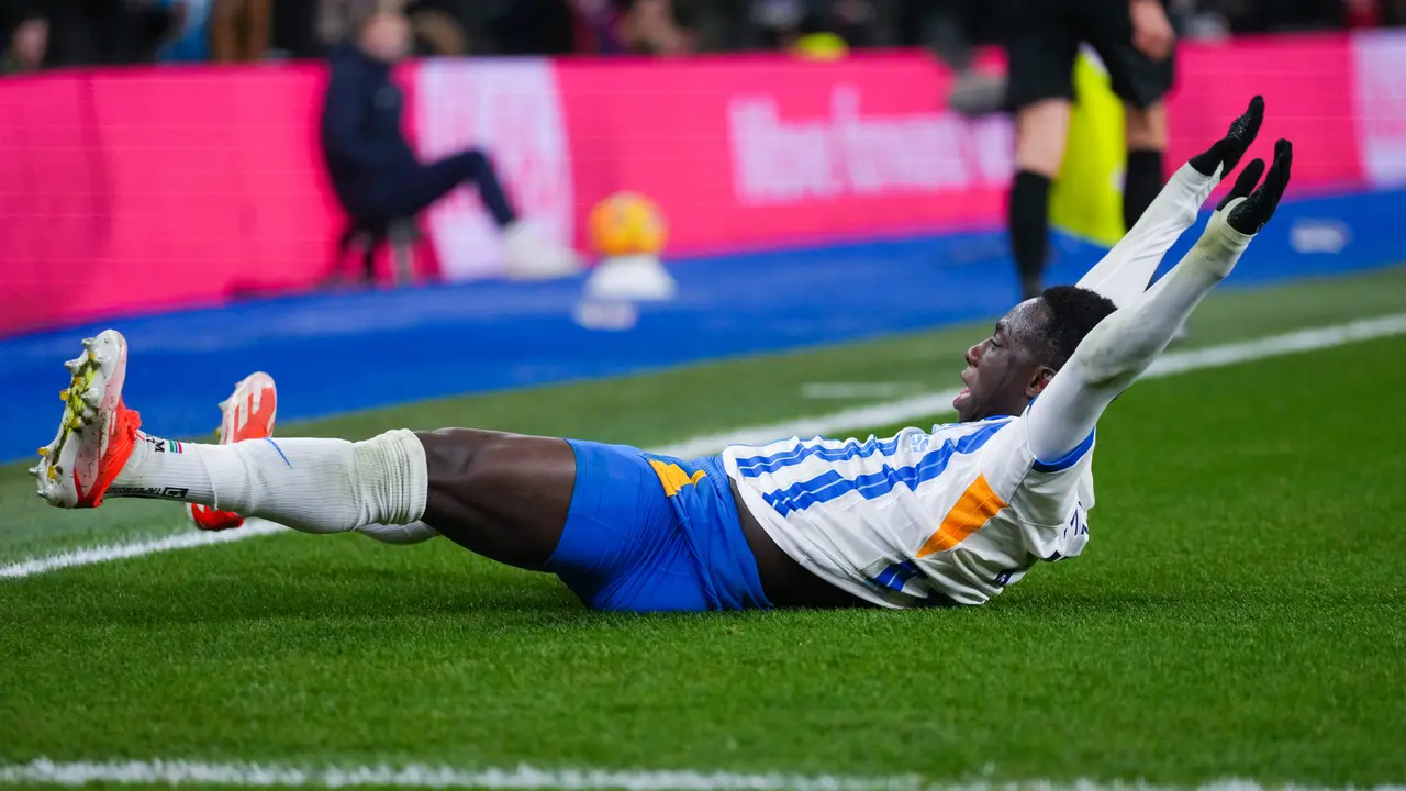 Yankuba Minteh, Bintang Gambia Milik Brighton & Hove Albion Penghancur ...