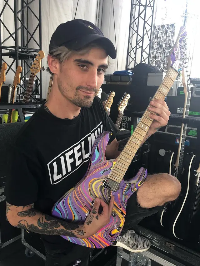 Penyebab Kematian Vokalis We Came as Romans Kyle Pavone Terkuak ...