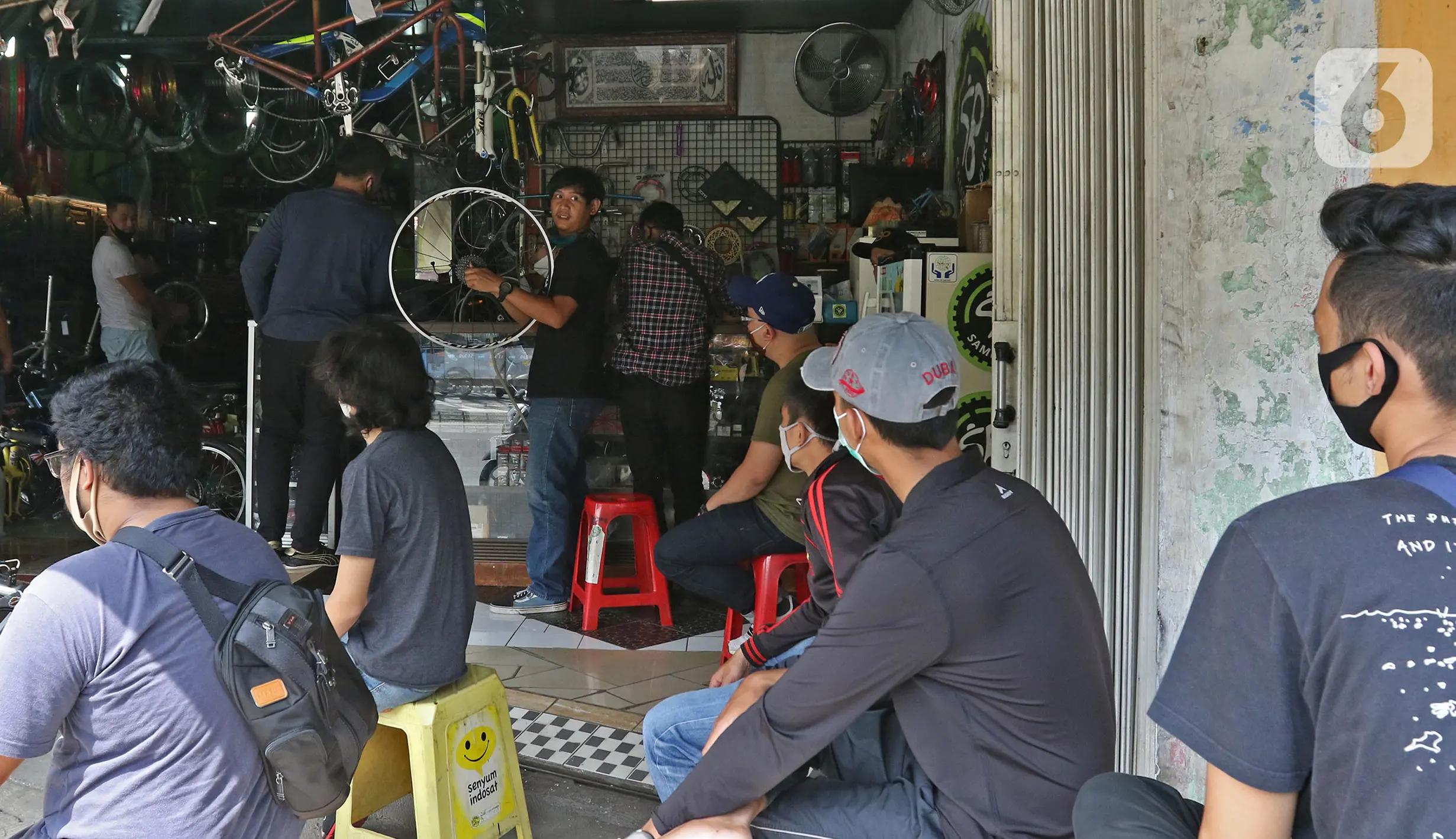 FOTO: Tren Gowes Meningkat, Bengkel Sepeda Kebanjiran Pelanggan - Foto ...