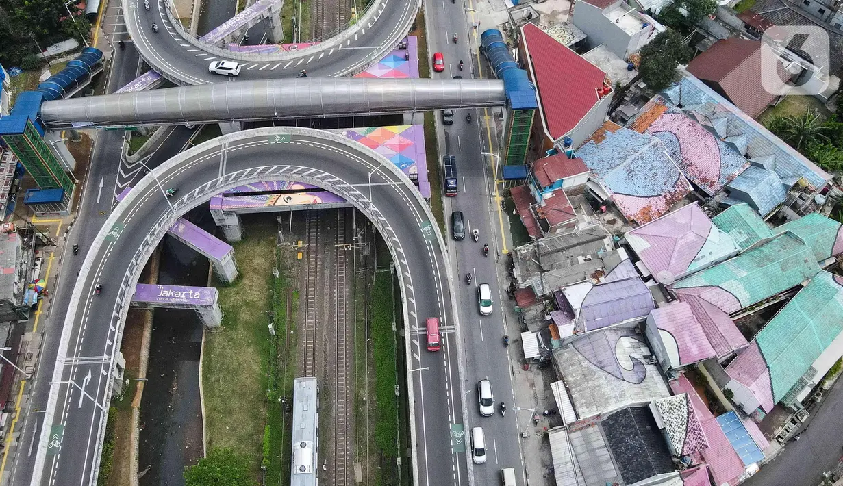 Penampakan Mural di Atap Rumah Sekitar Flyover Lenteng Agung yang ...