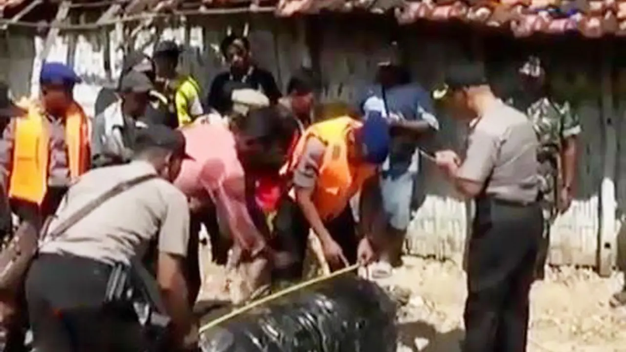 Tak Ada Warning Sebelum Pecahan Roket Falcon 9 Jatuh di Sumenep ...