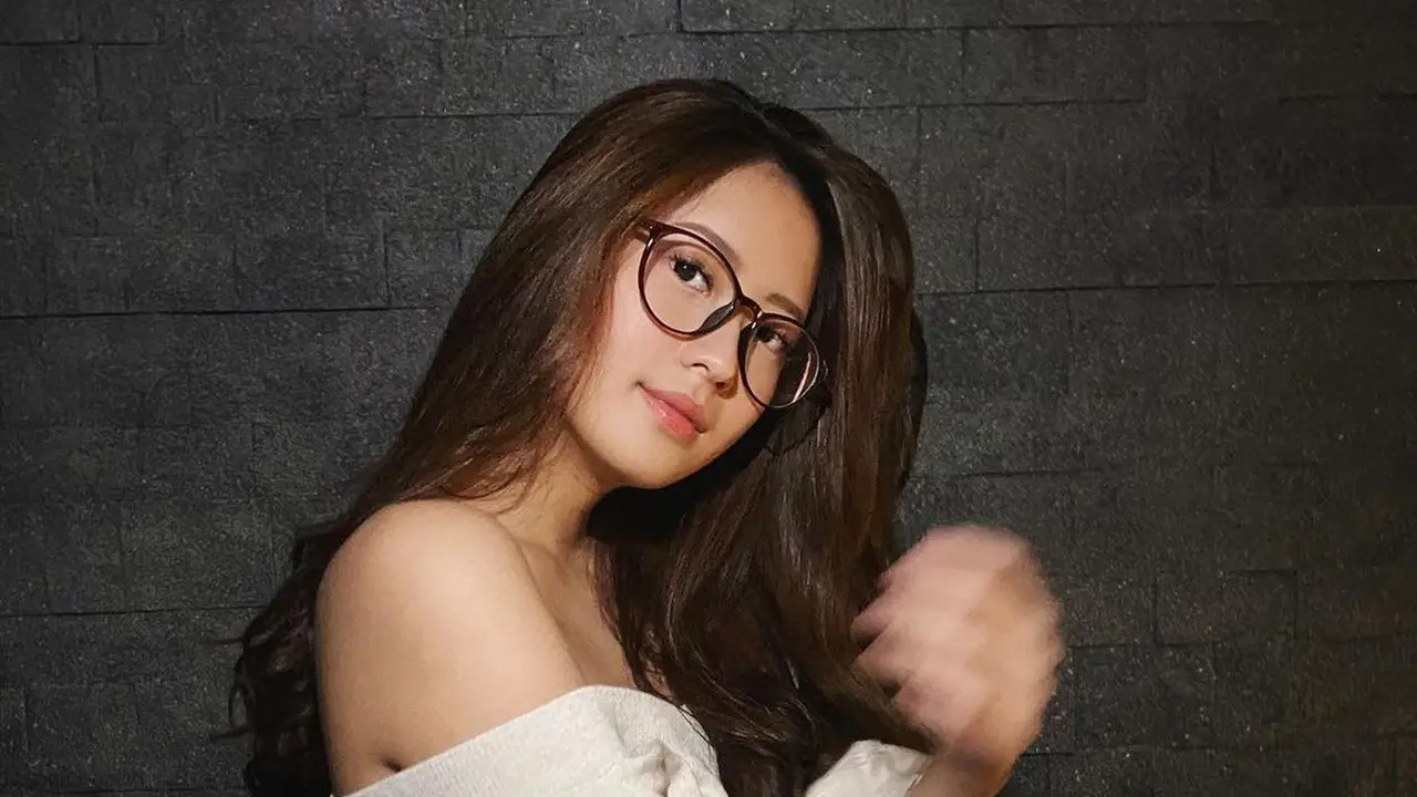 7 Pesona Valerie Pola, Penyanyi yang Ajak Dul Jaelani dalam Video ...