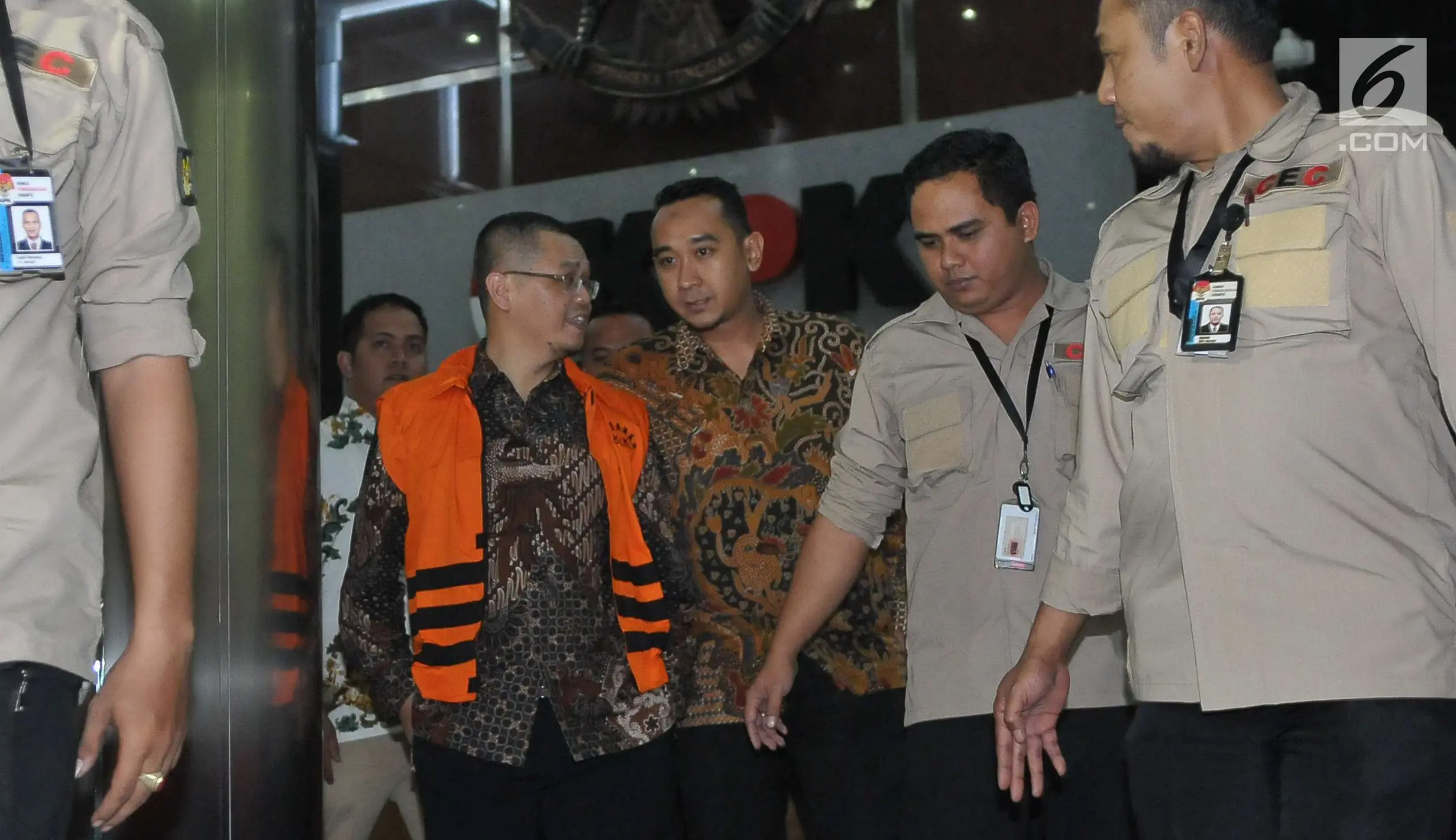 Kenakan Rompi Oranye, Yudi Widiana Resmi Jadi Tahanan KPK - Foto ...