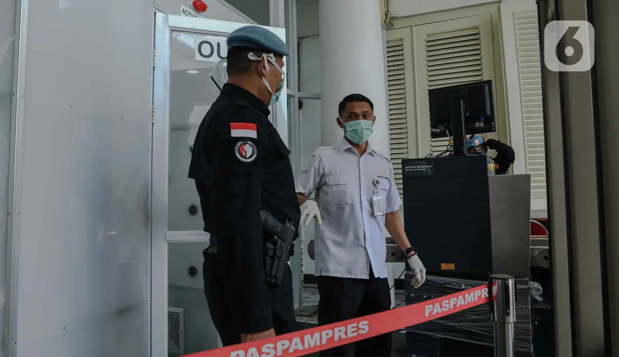 FOTO: Menhub Positif Corona, Istana Pasang Ruang Disinfeksi di Pintu ...