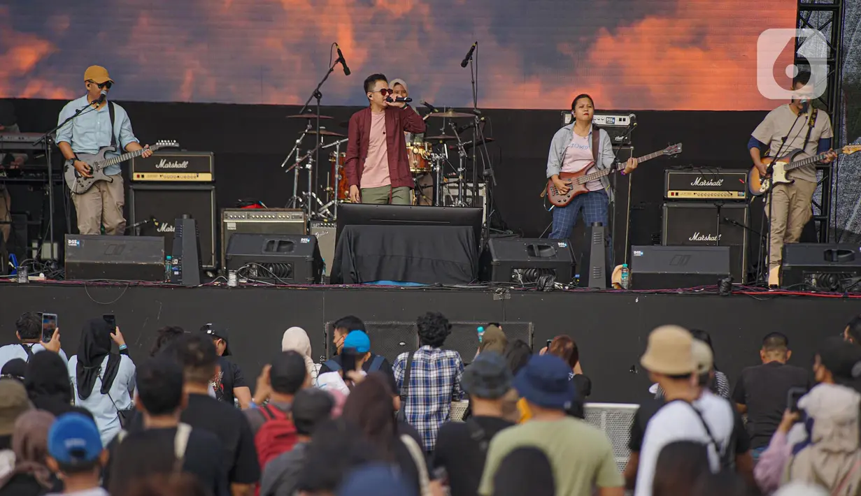 Bawakan Lagu-Lagu Hits, Base Jam Tampil Enerjik di Festival ManggungDi ...