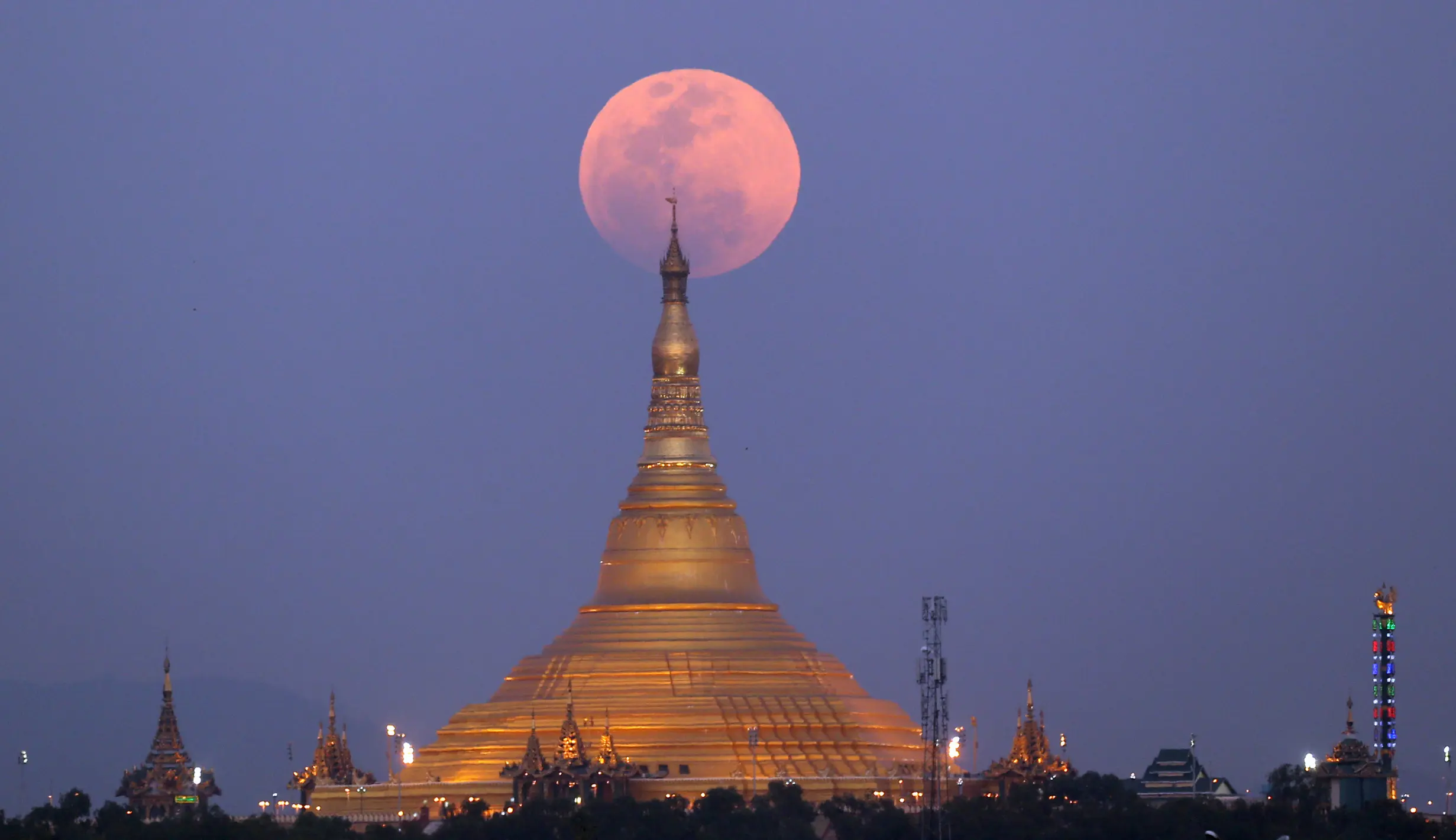 FOTO: Menikmati Keindahan Supermoon dari Berbagai Negara di Dunia - Foto Liputan6.com