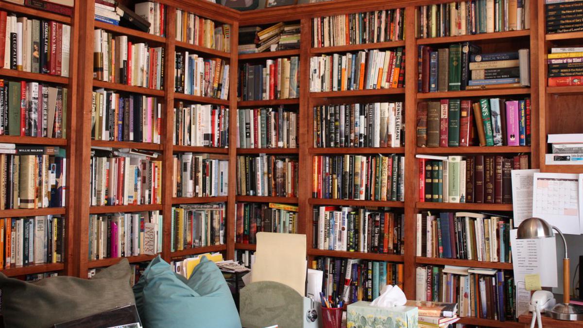 15 Desain Rak Buku Kreatif yang Bikin Kamu Suka Baca - Lifestyle Fimela.com