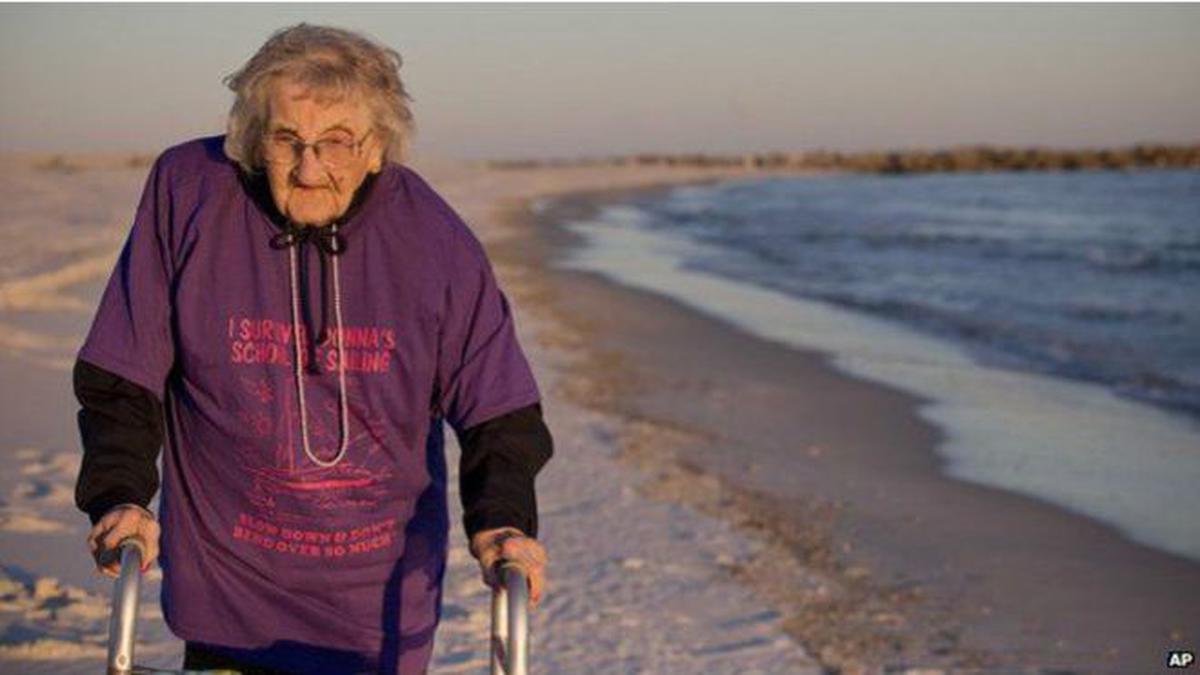 Kala Nenek Ruby Lihat Laut Pertama Kali di Usia 100 - Global Liputan6.com