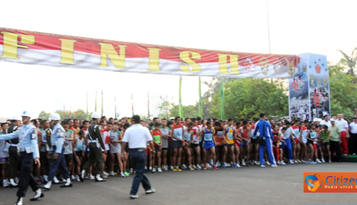 Ribuan Orang Ramaikan Lomba Lari TNI Ke-66 - Foto Liputan6.com