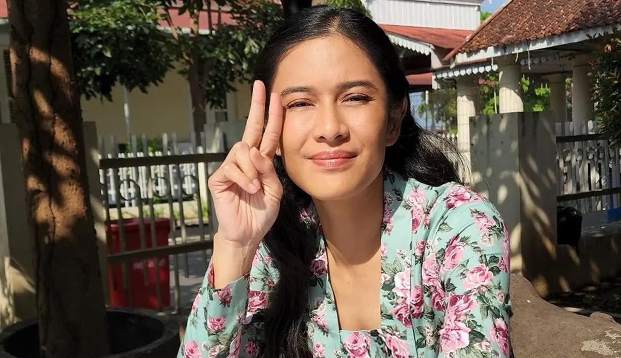 Gencar Ajak Perempuan Berkebaya, 12 Potret Cantik Dian Sastro Beraktivitas Sehari-hari Kenakan ...