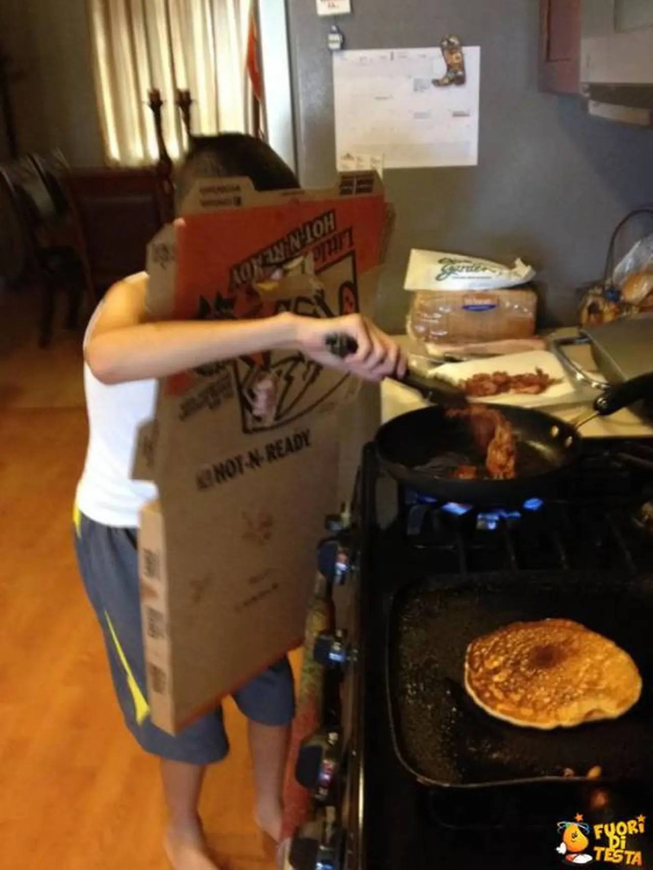 6 Aksi Cowok Bak Perang Saat Masak Ini Nyeleneh, Bikin Ngakak - Hot Liputan6.com