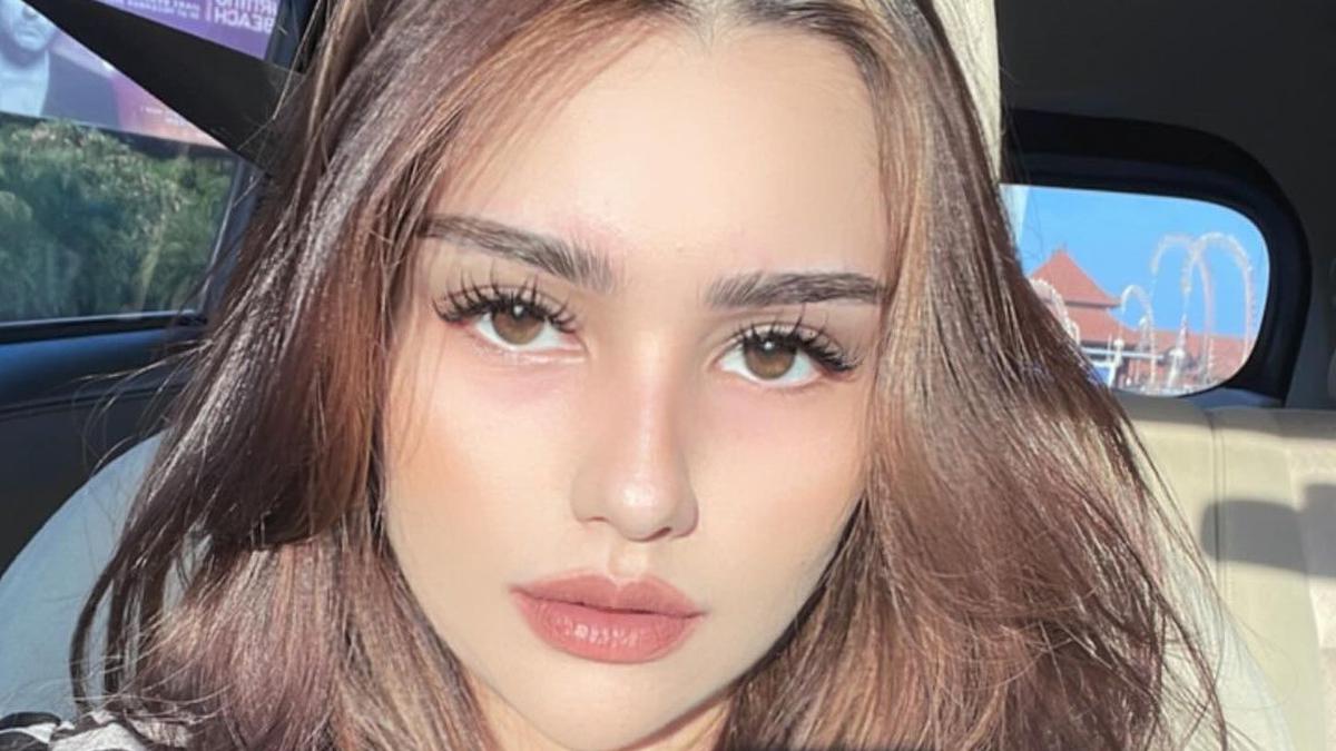 8 Potret Nurah Syahfirah, Ibu Sambung Teuku Rassya yang Disebut Mirip Barbie - Entertainment ...