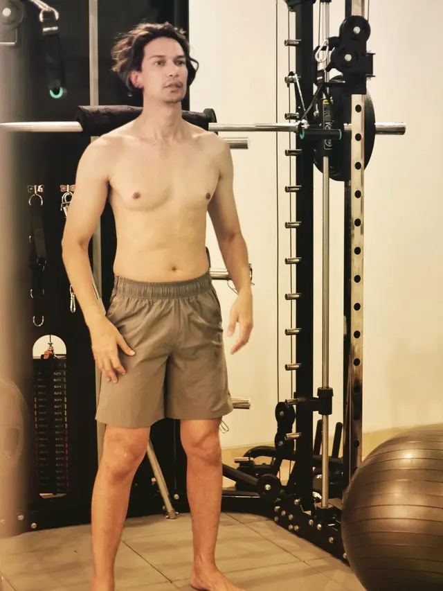 7 Potret Dimas Beck yang Kini Makin Kekar, Dipuji Makin Macho - Hot ...