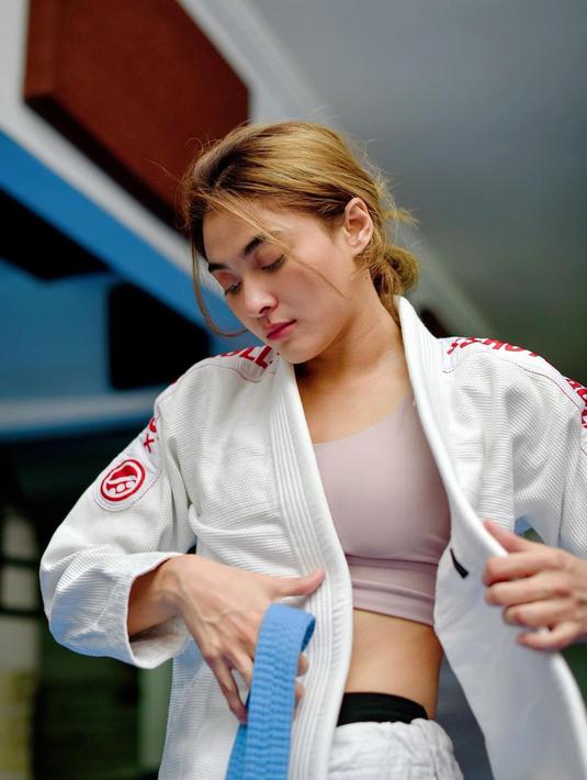 FOTO: Fina Phillipe, Presenter Olahraga Cantik yang Jago Brazilian Jiu ...