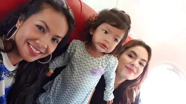 6 Pesona Sapna Husen, Ibunda Steffi Zamora yang Awet Muda - Hot ...