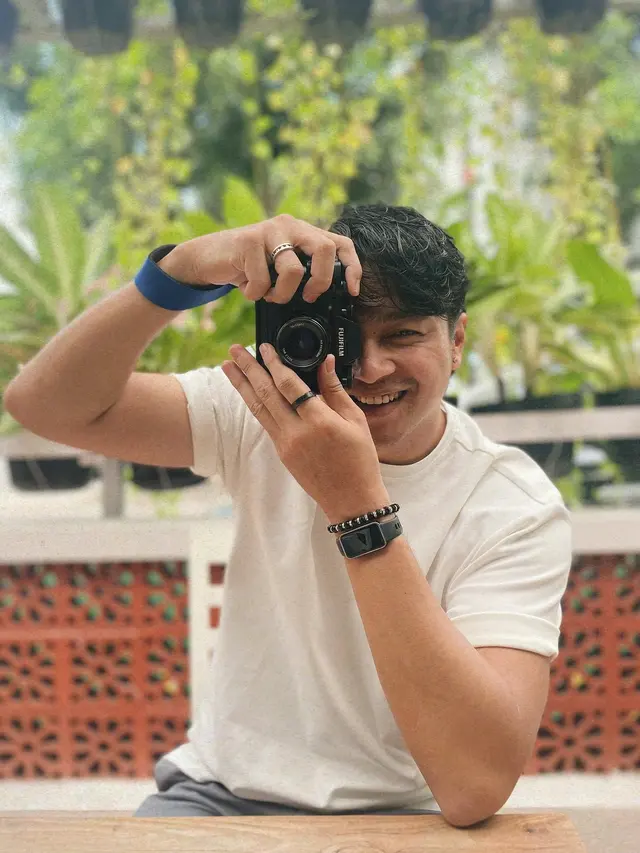 7 Potret Mesra Mikha Tambayong dan Deva Mahenra Liburan di Jogja - Hot ...