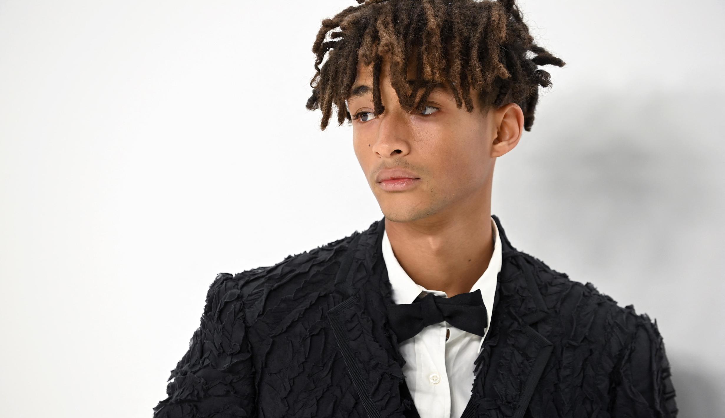 Gaya Keren Jaden Smith Pakai Tuksedo Hitam di CFDA Awards 2022