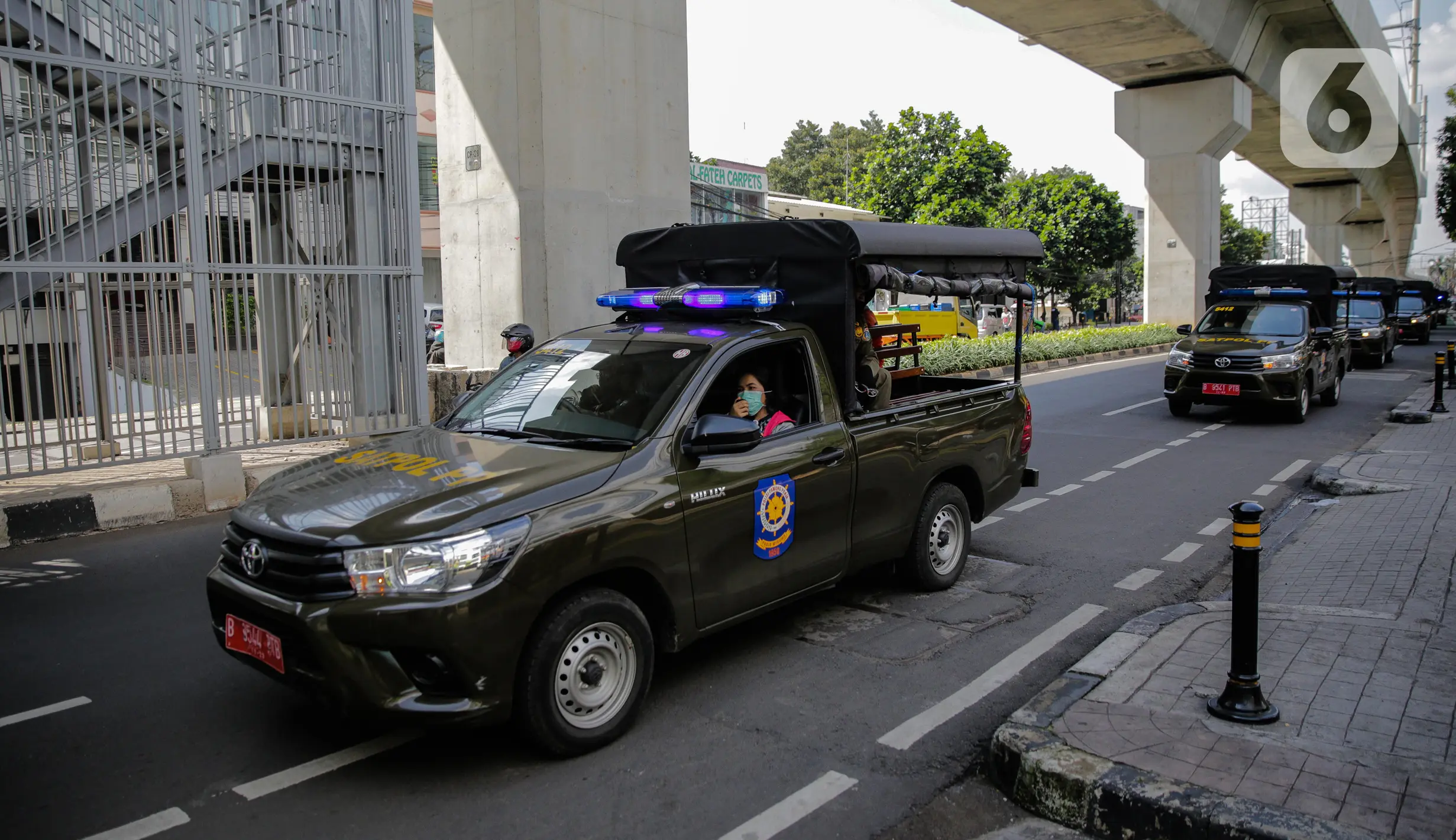 FOTO: TNI, Polisi dan Satpol PP Gelar Patroli di Kawasan Fatmawati ...