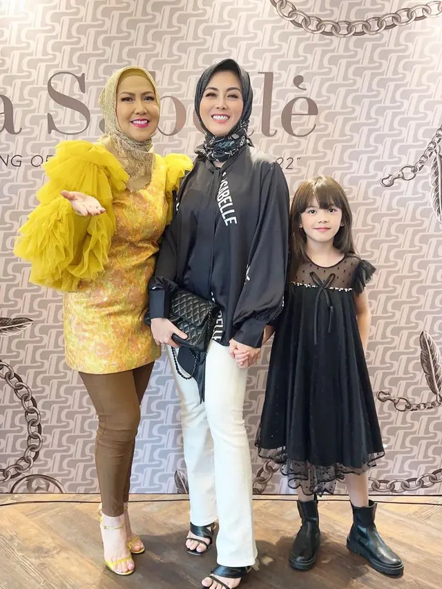 6 Potret Dhena Devanka Pakai Hijab Lagi, Tegaskan Tak Pernah Pindah ...