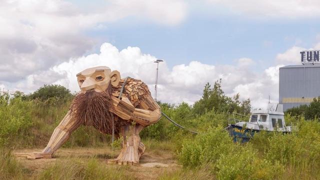 Pria Ini Buat Patung Troll Raksasa dari Kayu Daur Ulang, 6 Hasilnya ...