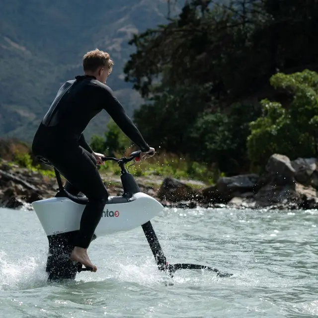 6 Potret Sepeda yang Bisa Gowes di Atas Air, Netizen: Siap Mengarungi ...