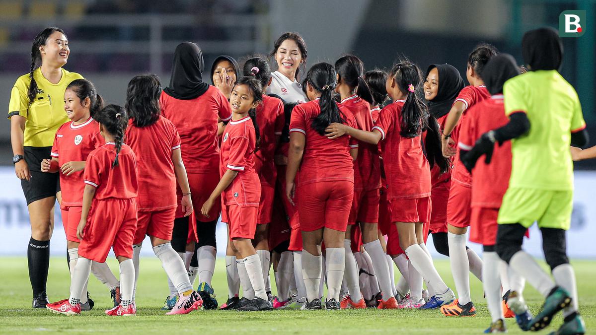 Foto: Aksi Shafira Ika, Kapten Timnas Indonesia Putri yang Jadi Magnet ...