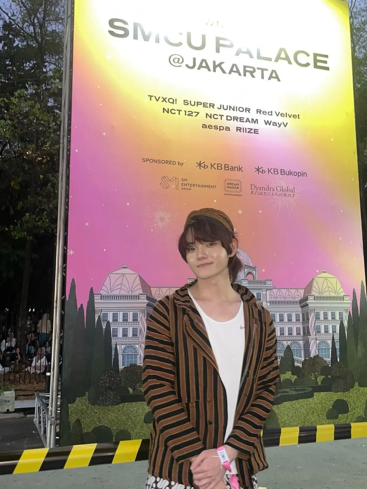6 Potret Selebgram Frederick Yang, Dikira Taeyong NCT saat Nonton Konser SMTOWN - Hot Liputan6.com