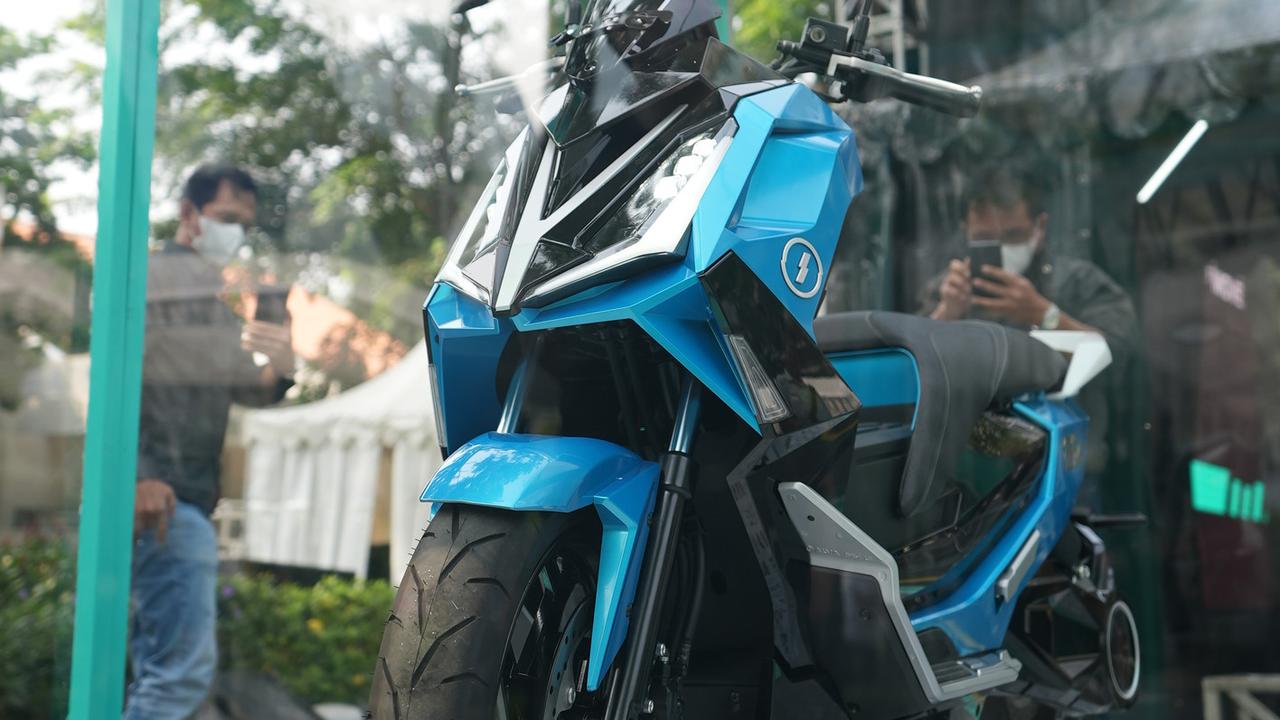 7 Motor Listrik Terbaik yang Desainnya Mirip Motor Matic, Keren dan ...