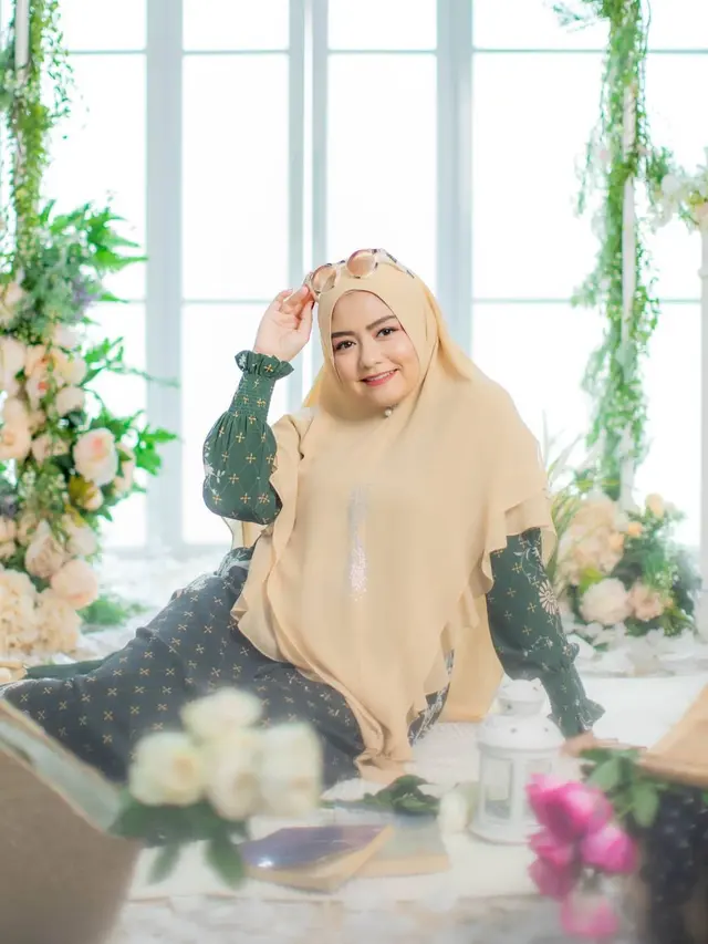 Lama Tak Muncul, Ini 6 Potret Tika Ramlan Eks T2 Makin Fokus Bisnis ...