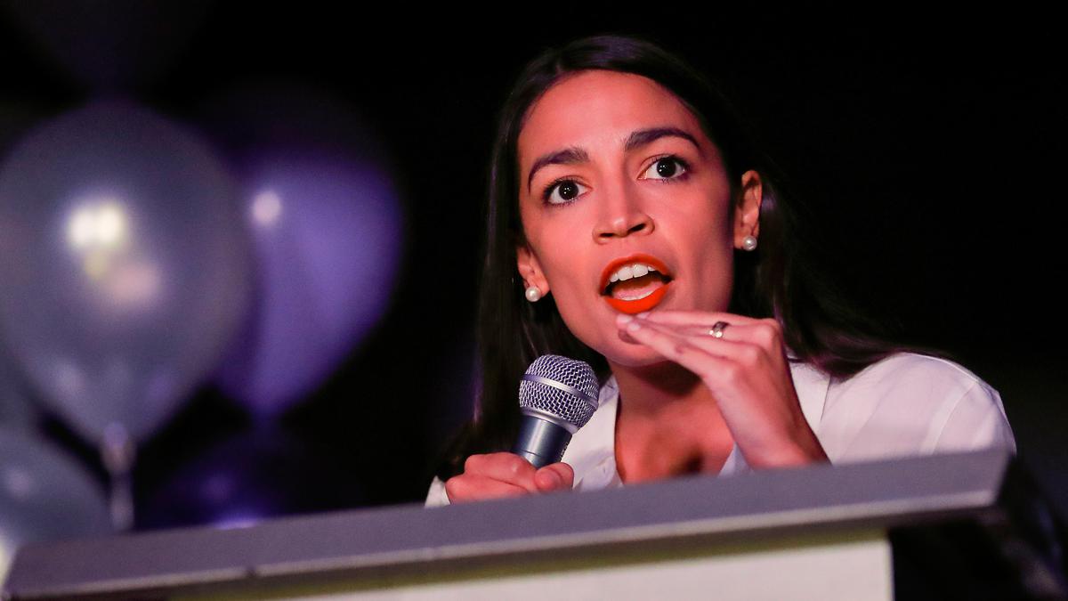 Blazer Jubah Politisi Termuda AS Ocasio-Cortex Dikenang dalam Sejarah