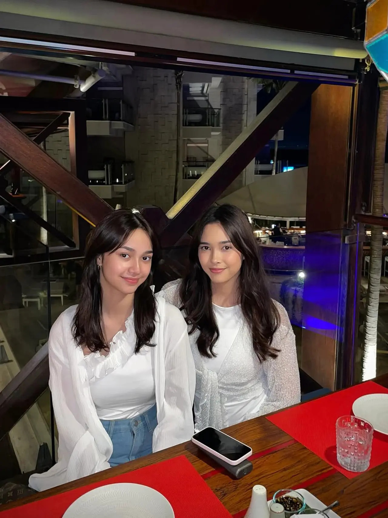 Potret Keluarga Cut Tari dan Richard Kevin Makan Malam Bareng Anak, Harmonis dan Selalu Kompak ...