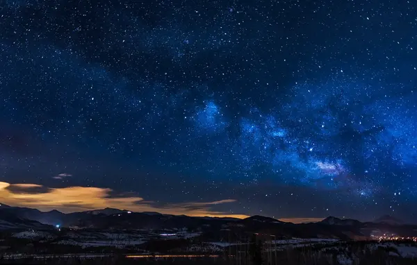 6 Potret Terbaru Aiu Ratna Vokalis Garasi yang Awet Muda, Punya Anak ...