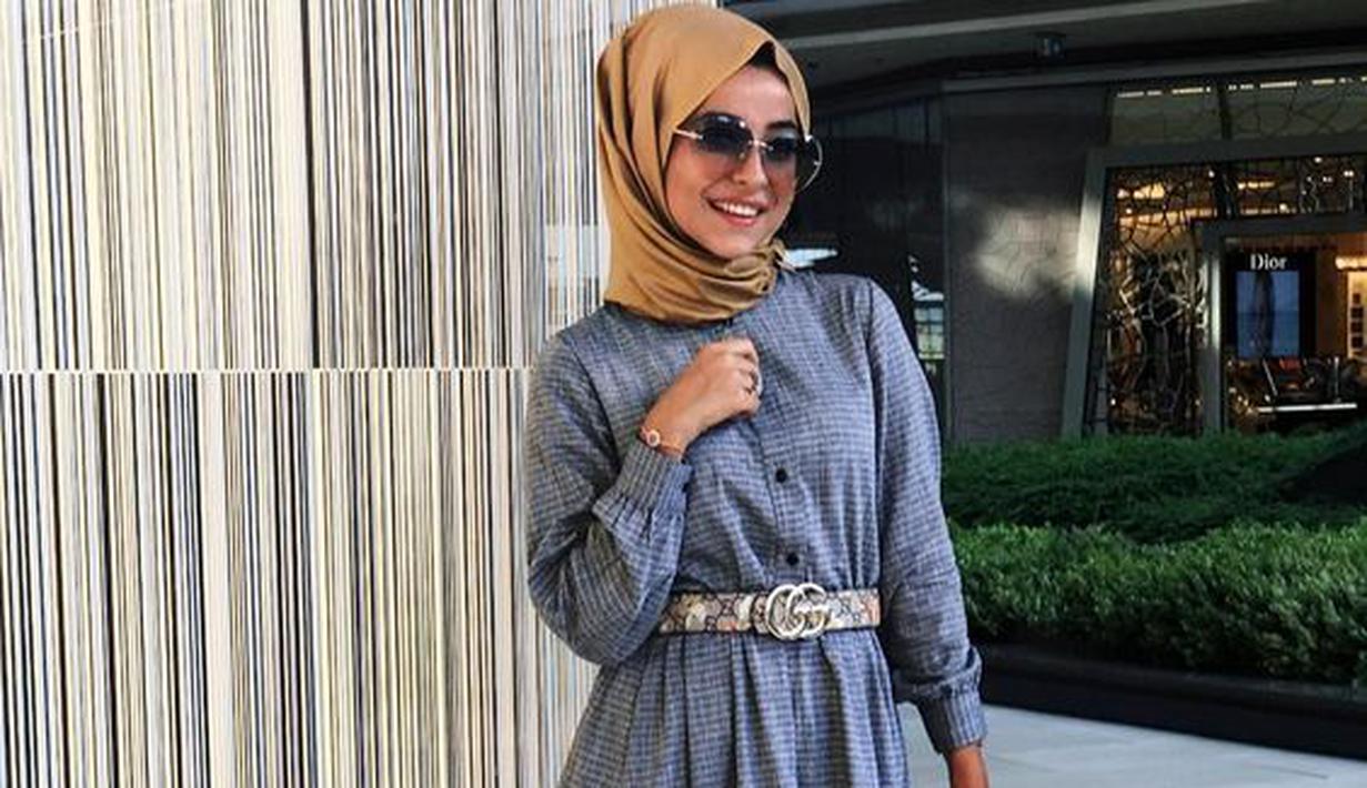 Inspirasi Dress Rumbai Hijab Untuk Wanita Bertubuh Kurus - Photo Fimela.com