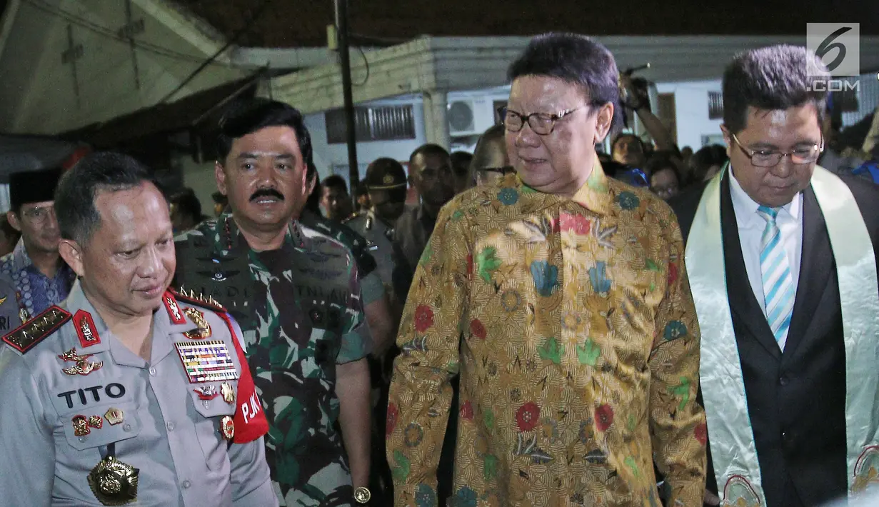 PHOTO: Ketika Mendagri, Panglima TNI, Kapolri dan Gubernur DKI Sapa Jemaat Gereja Immanuel ...