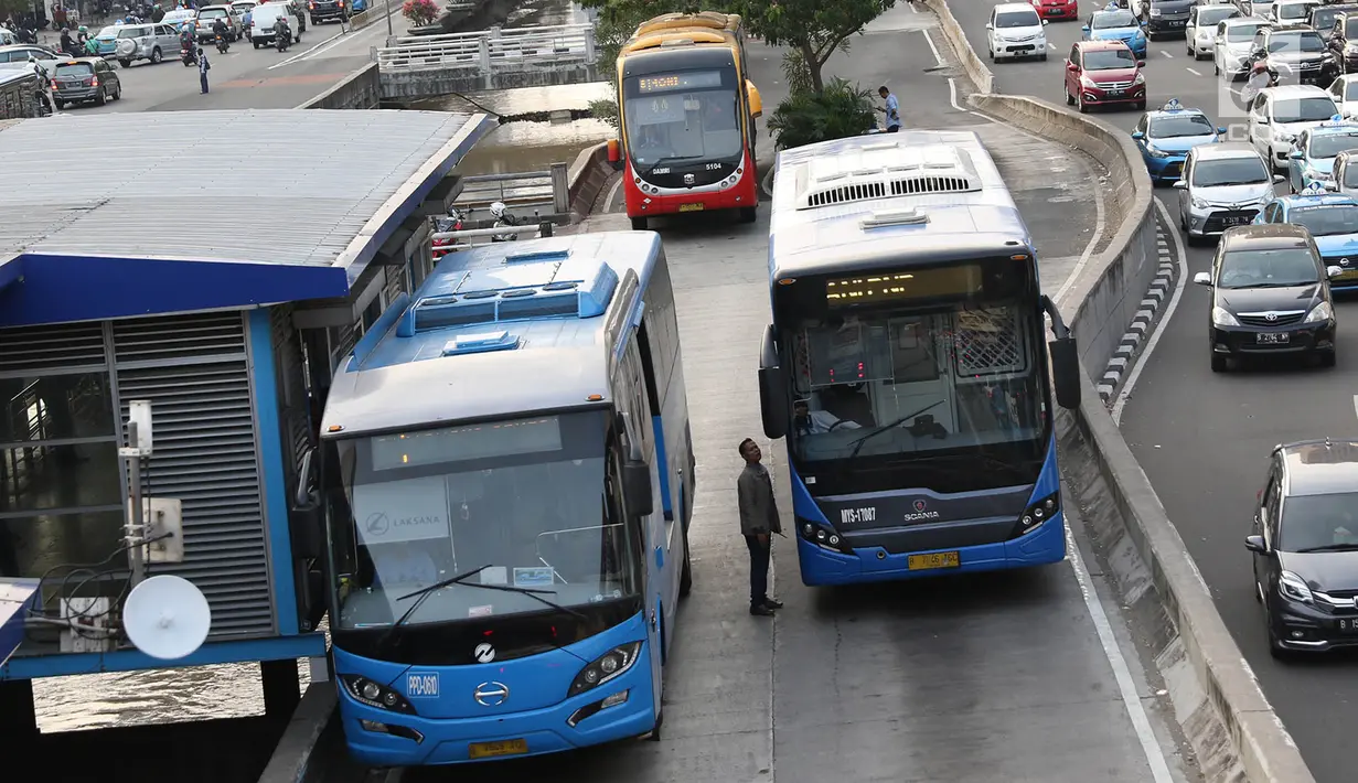 Transjakarta Targetkan 185 Juta Penumpang Sepanjang Tahun 2017 - Foto ...