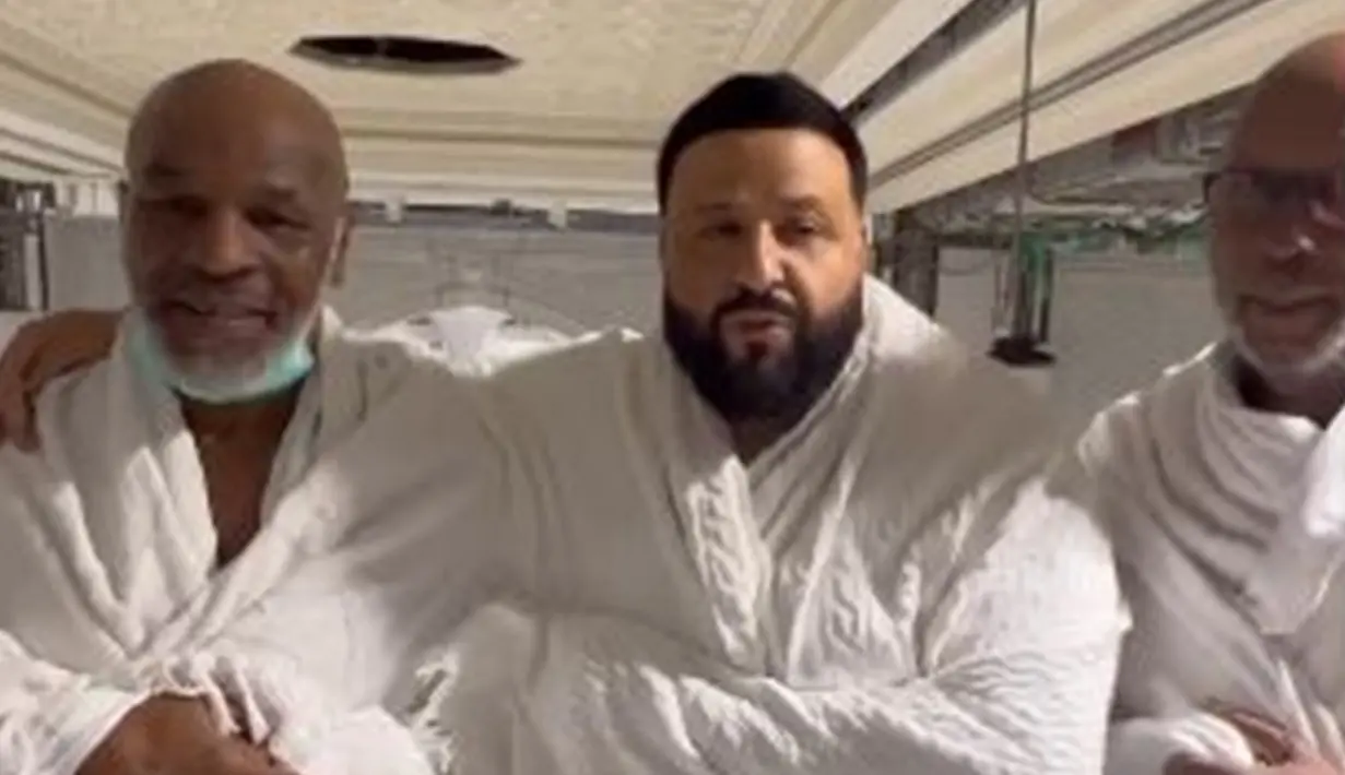 Momen DJ Khaled Umrah Bareng Mike Tyson, Sempat Teteskan Air Mata ...