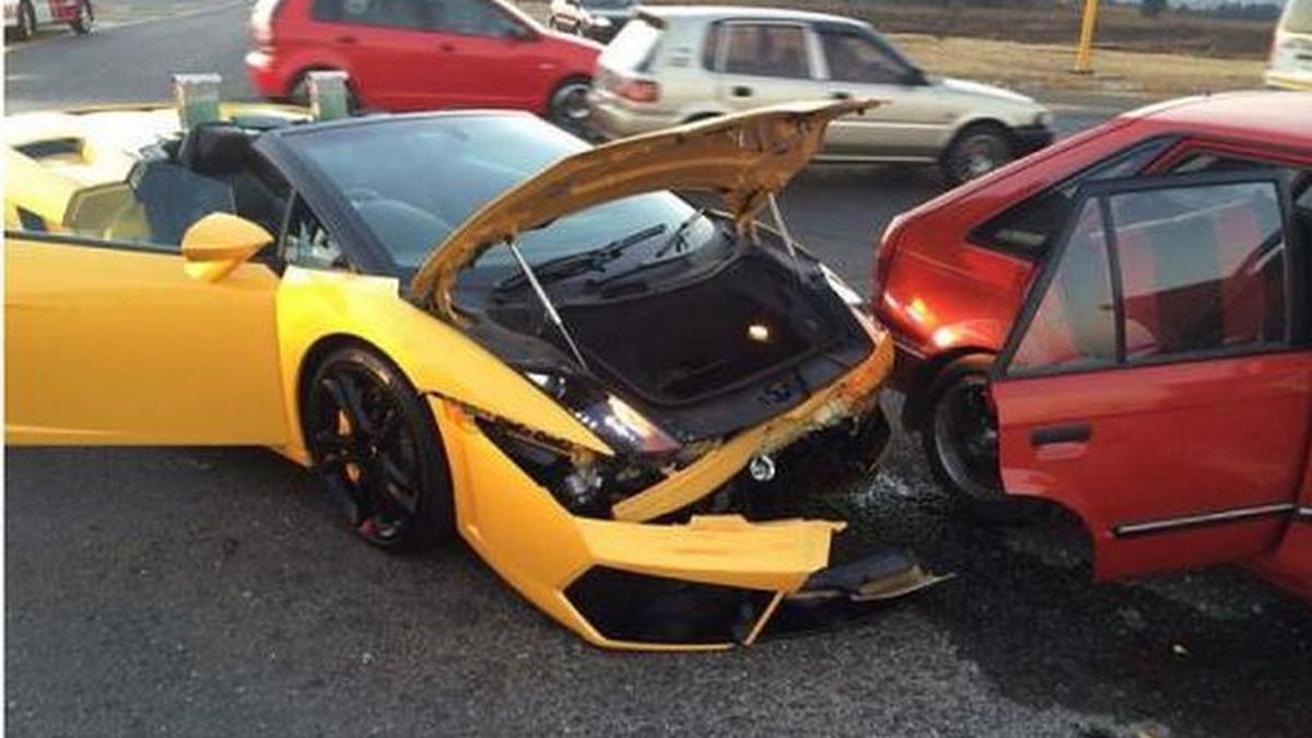 Hantam Mazda, Lamborghini Ini Malah Ringsek Sendiri - Otomotif Liputan6.com