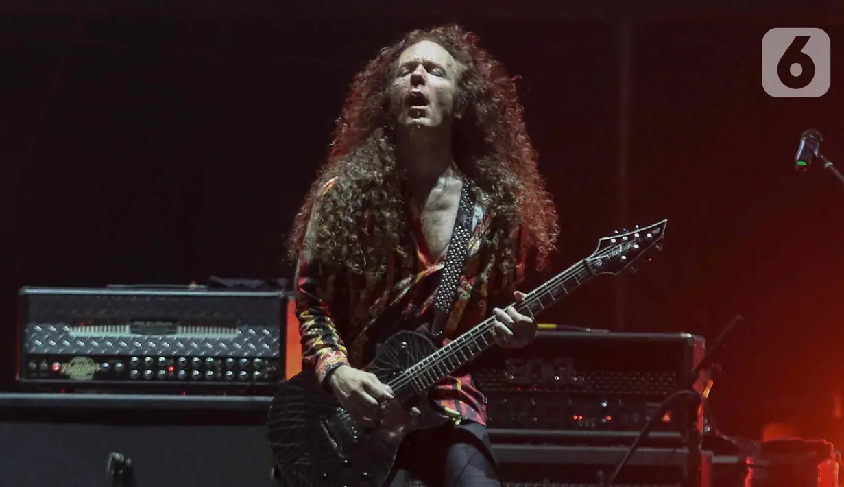 Aksi Marty Friedman Guncang Malam Pertama Hammersonic Festival 2024 ...